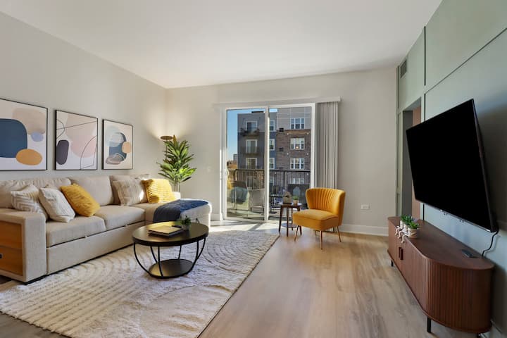 Luxury 2br - Pool, Gym, Mins To Naperville! - Naperville