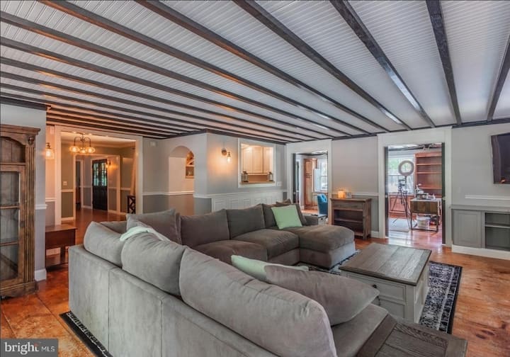 Stunning 4-br House - Near Downtown Fredericksburg - Fredericksburg, VA