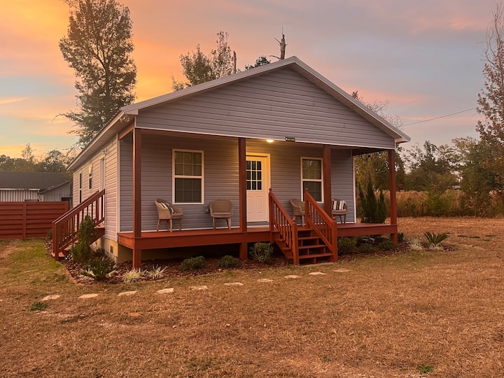 Cozy Modern Cottage - Torreya State Park, Bristol