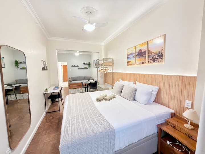 Copacabana, One Block From The Beach | King-size Bed - Rio de Janeiro