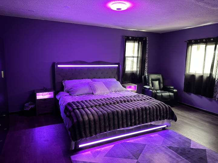 Modern 1br + Sofa Bed, 1500 Sq Ft With King Bed - Charlestown, NH