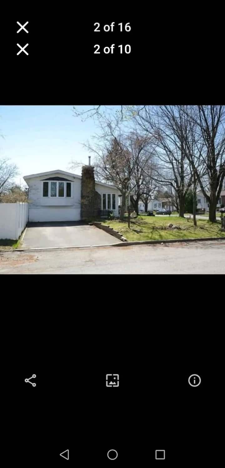 Cozy Bungalow With Fireplace In Saint-bruno - Beloeil