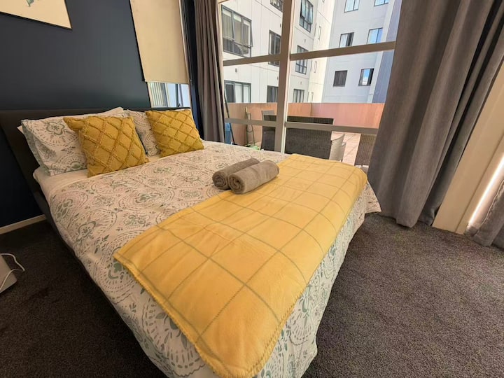 Modern 1-bedroom Apartment | Large Balcony | Cbd - Auckland