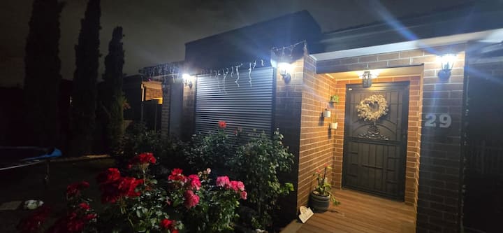 Cheap Holidayshouse Close To Melbourne - Point Cook