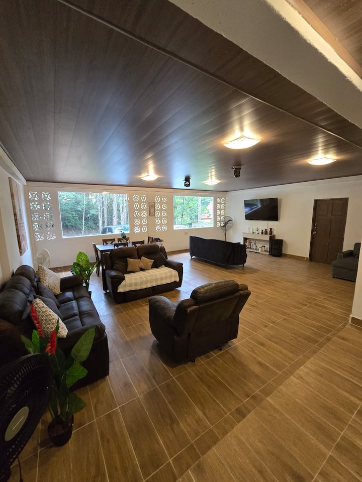 Casa En La Montaña. A 40 Minutos De La Ciudad - Panama City