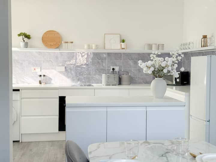 Stylish House Near Attractions & Beach (3-bed) - Blackpool