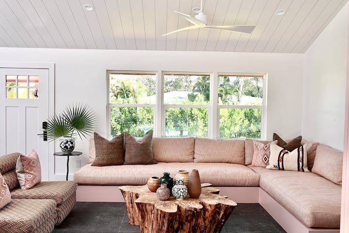 Beach Life + Heated Salt Pool | Downtown + Lg Yard - Sarasota, FL