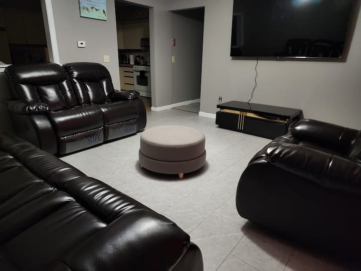 Winter-ready 3br | Peaceful Location, Spacious - Manchester, NH