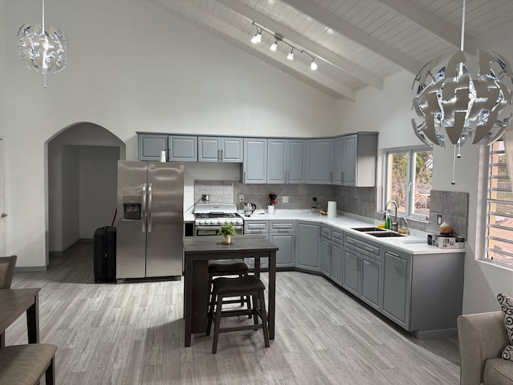 3bd/3ba Retreat Near Airport W/ Washer & Dryer - Antigua and Barbuda