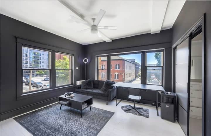 Stylish Downtown Lb Flat – Walk To Everything! - Long Beach, CA