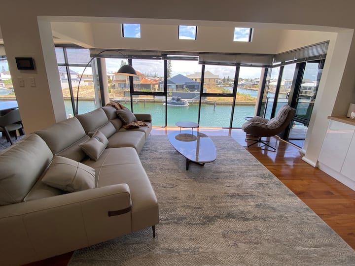 Luxury Canal Retreat For The Family Of 6 To 8 - Mandurah
