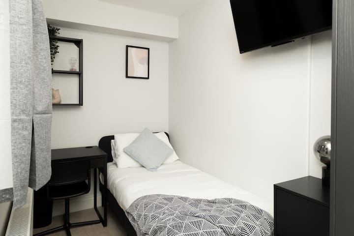 Cute Single Bedroom In East Wall - Dublin