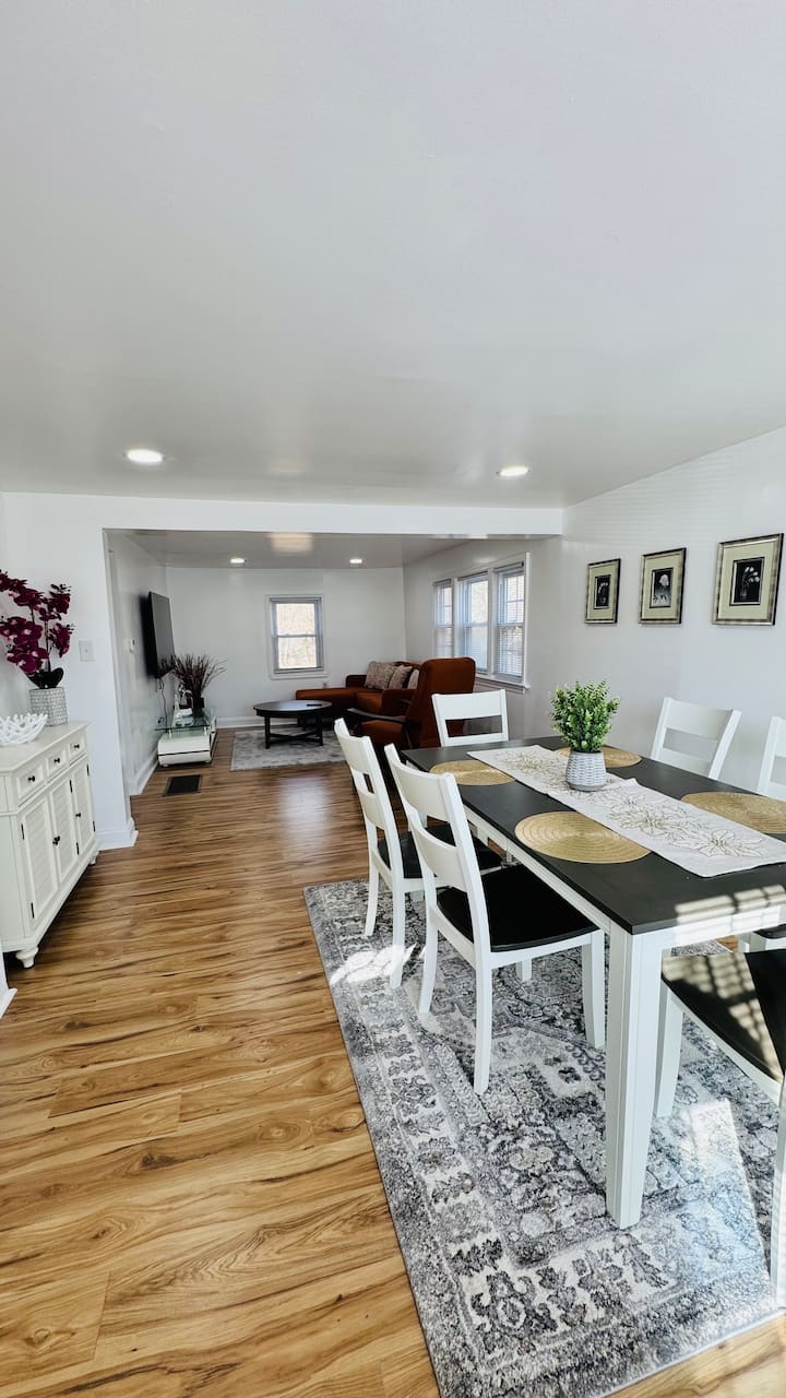 Cozy, Charming Cape Home Near Dc - Woodbridge, VA