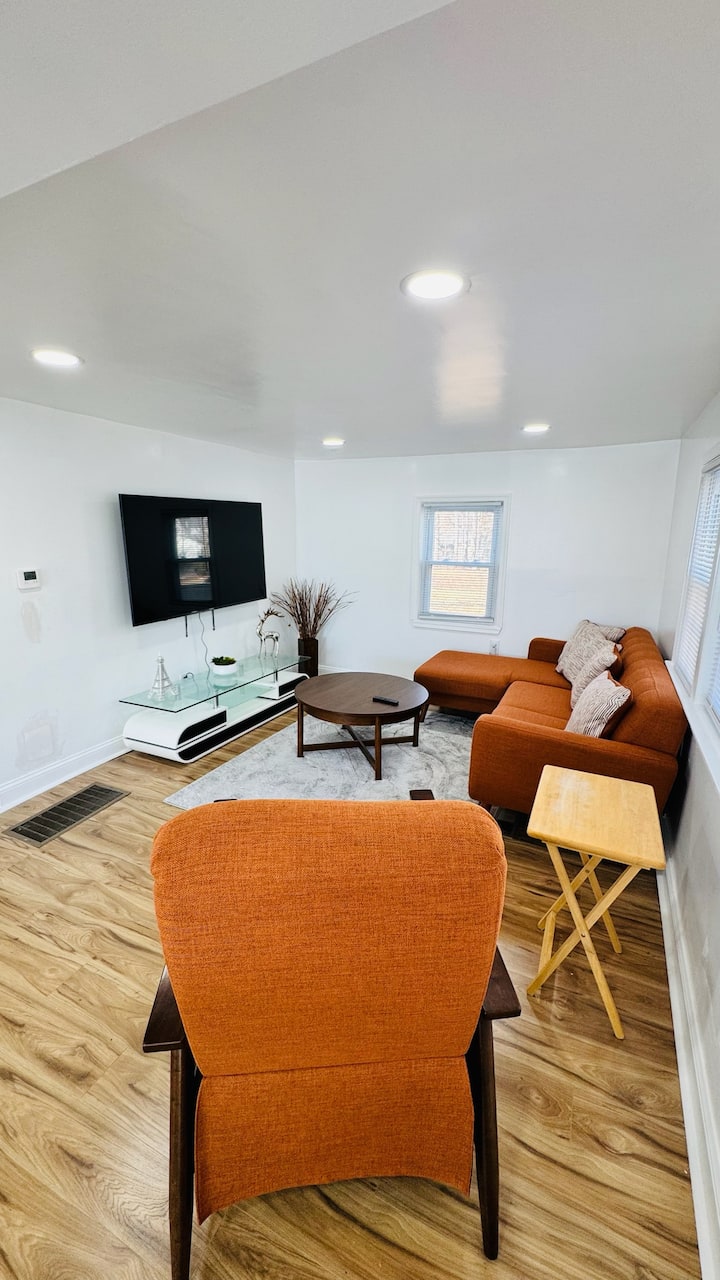 Cozy, Charming Cape Home Near Dc - Occoquan, VA