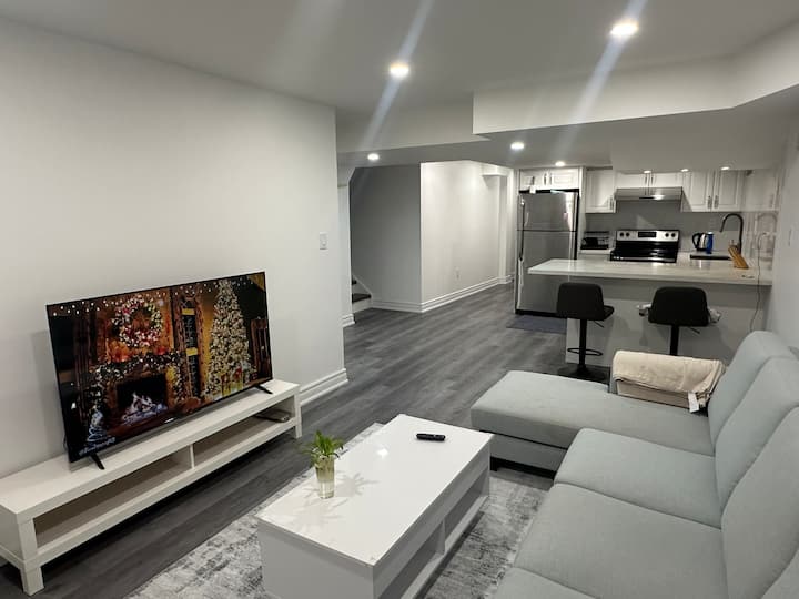 Sj's Super Cozy 2-bedroom Basement Suite - Markham