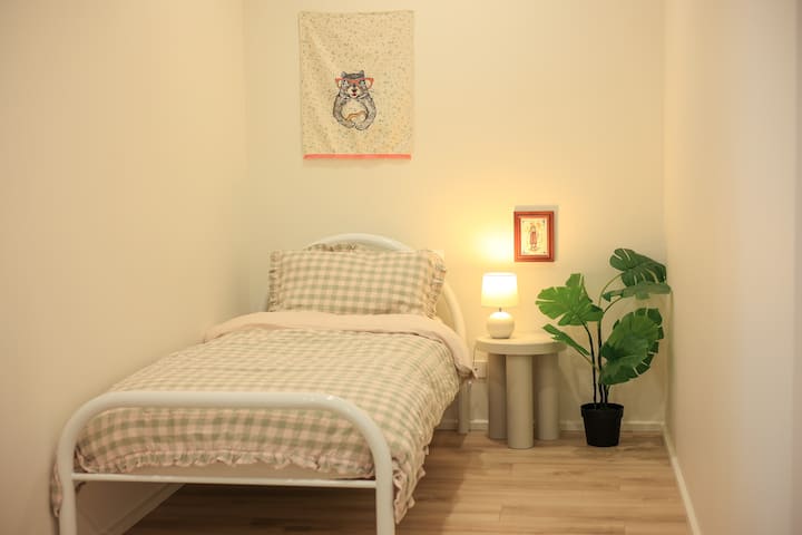 Vta | Queen + Single Bed Apartment In Adelaide Cbd - Adelaide