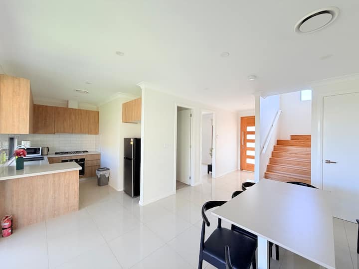 Spacious 4br Schofields Home | Family-friendly - Blacktown