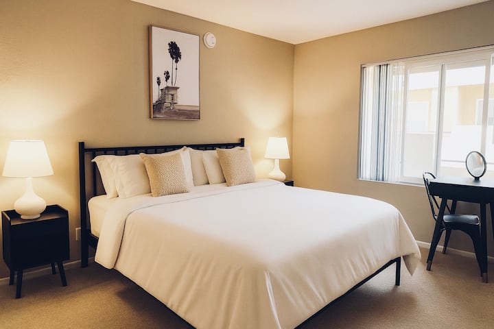 One Bedroom King Bed Super Comfy| Parking Included - Outpost Estates - Los Angeles