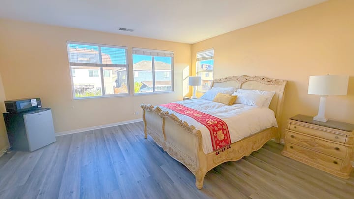 主之家主卧 - Eastvale, CA