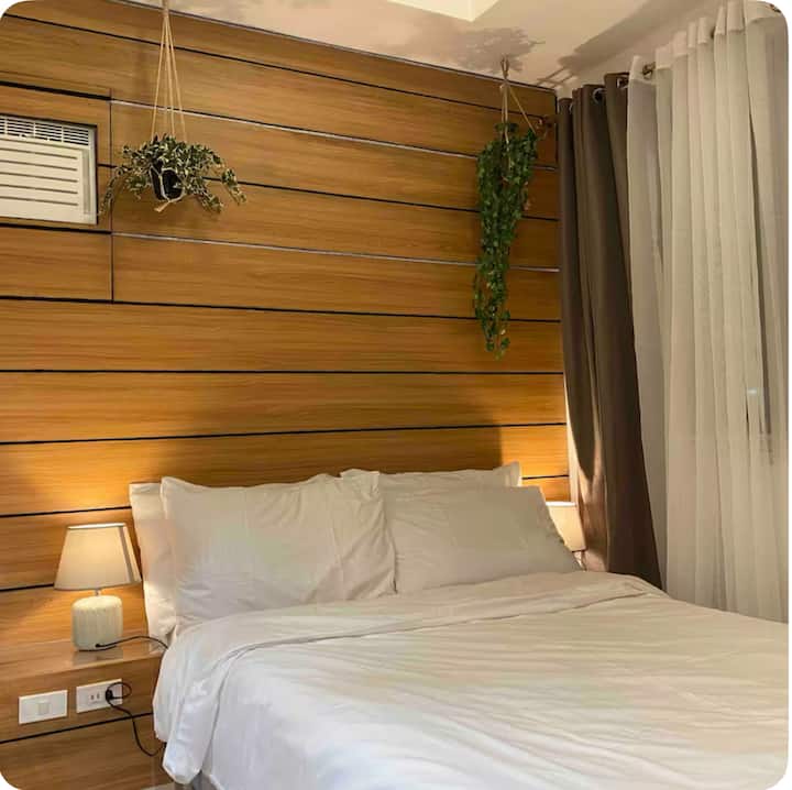 1 Br Or 2 Br Condo W Bridge To Smnorth Edsa Mall - Quezon City