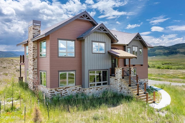 Epic Views, Spacious, New, Prime Location - Granby, CO