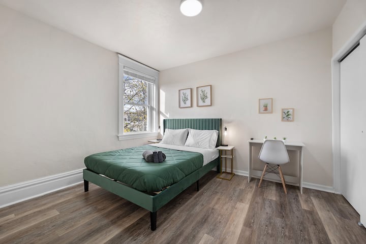 Private Cozy Room 2c W/queen | Close To Cmu & Pitt - Pittsburgh, PA