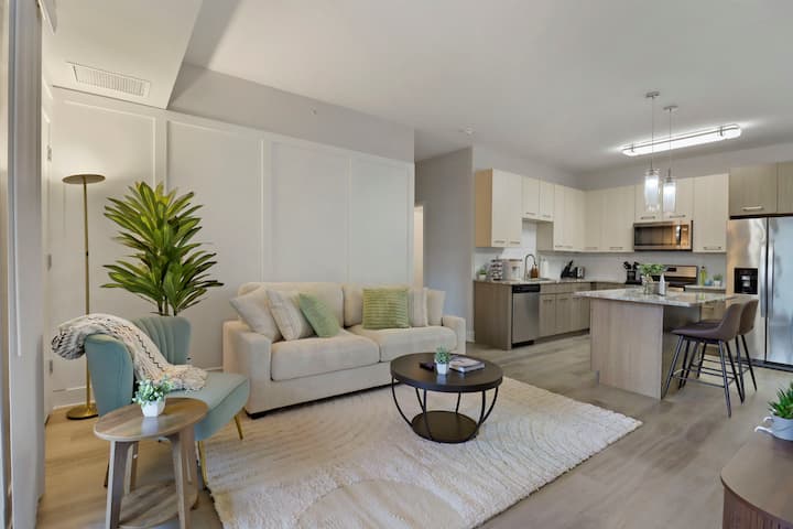 Cozy 2br Getaway | Pool, Gym, Pickleball & More! - Naperville