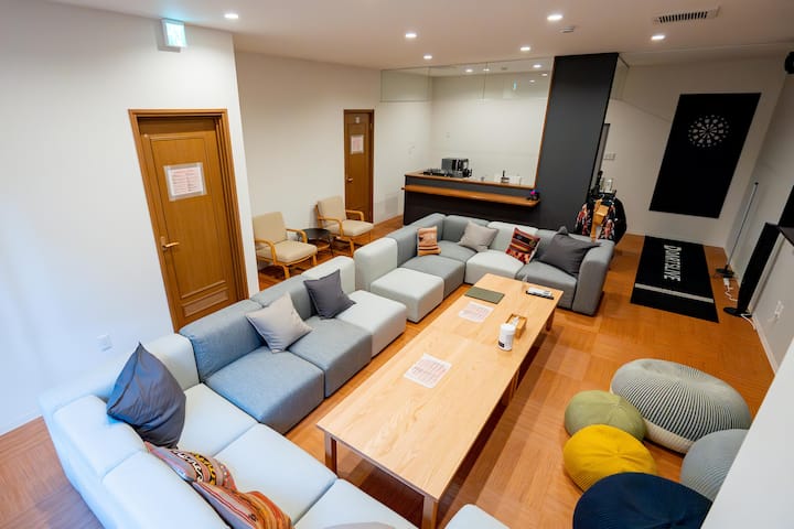 カラオケ、ダーツが楽しめるお部屋/無印良品インテリアの貸切戸建て/最大14名/無料p2 - Matsuyama