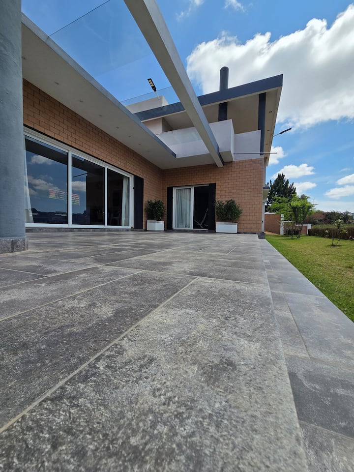Maison Moderne Et Meublé à 35 Minute De L'aéroport - Antananarivo