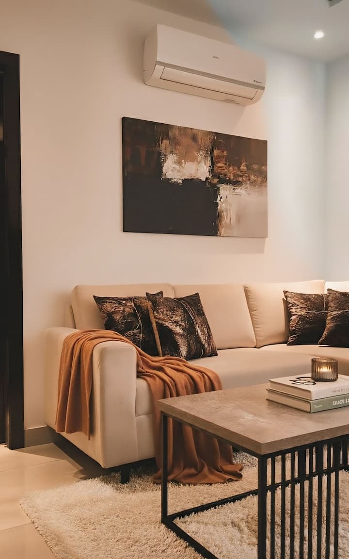 Daró | 1 Bhk |Self Check In | Gulberg | Pool & Gym - Lahore