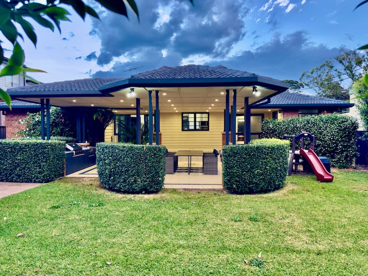 Resort-style 5br Home — Bar, Games, Bbq & Garden - Narrabeen