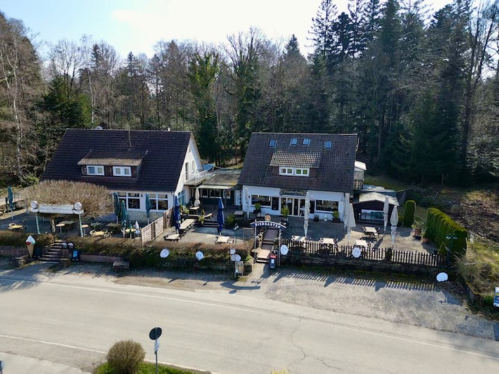 Ruhige Wohnung üBer Biergarten In Straubenhardt - Straubenhardt