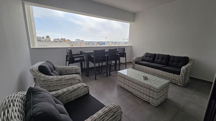 Sea View Apartment Finikoudes - Larnaca