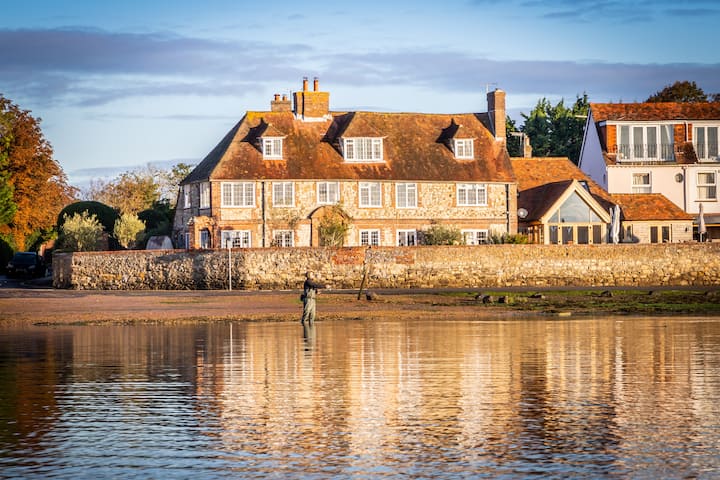 Spectacular Waterfront Home | Pass The Keys - Bracklesham Bay