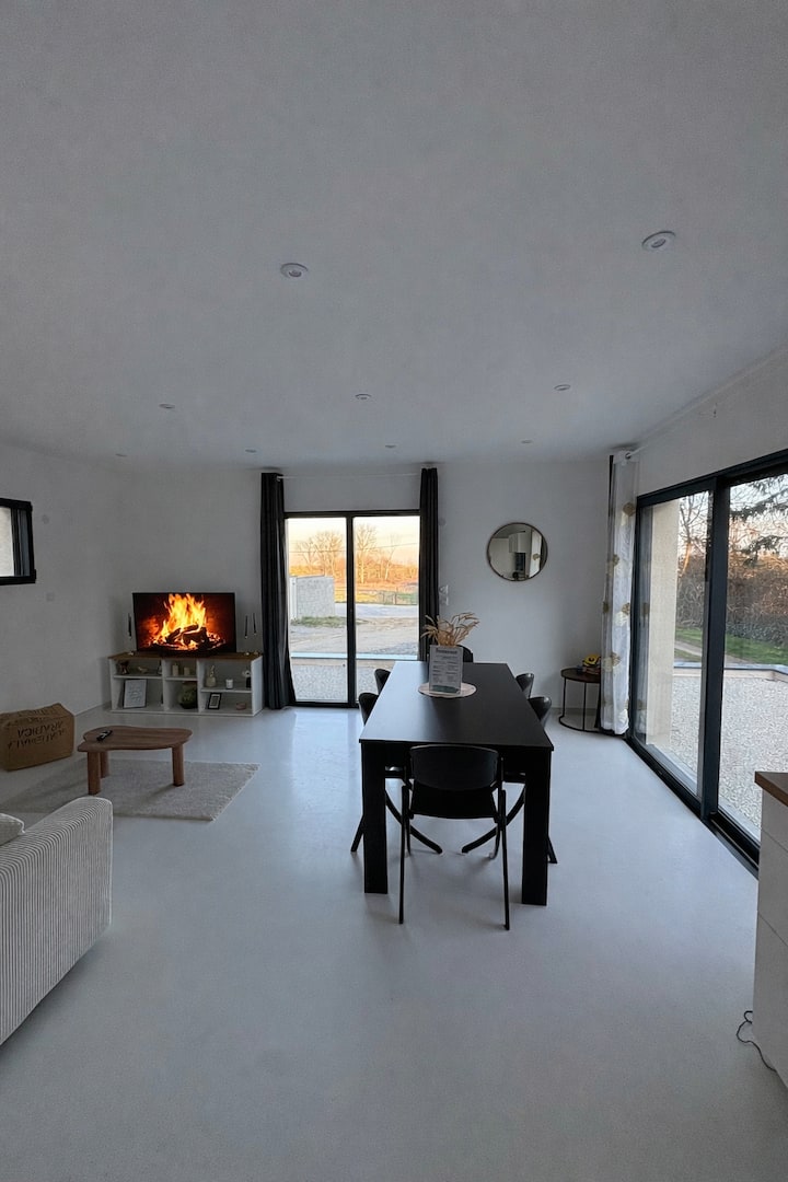 Maison Neuve Avec Jacuzzi
Proche Du Safari - Annonay