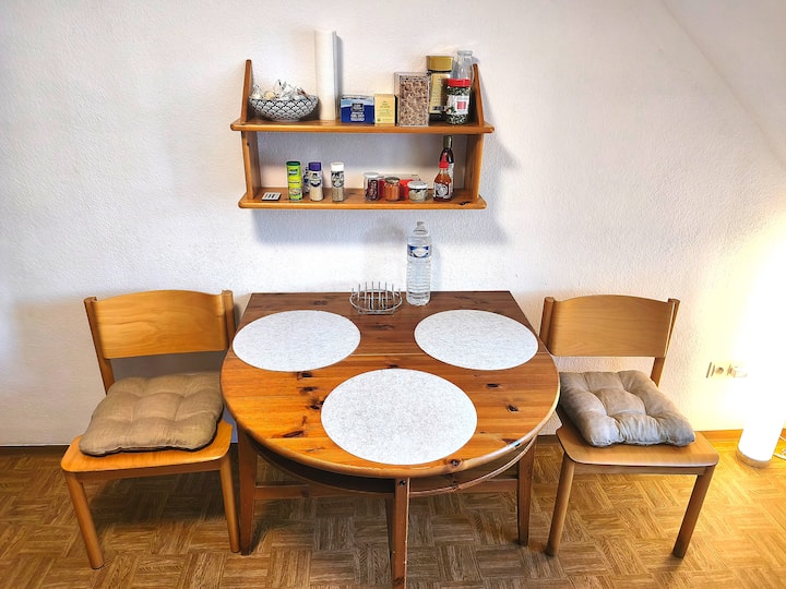*Ganze Wohnung*2 Schlafzimmer*3 Betten*altbau* - Karlsruhe
