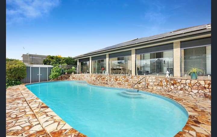 Home In Broadbeach Waters - Broadbeach