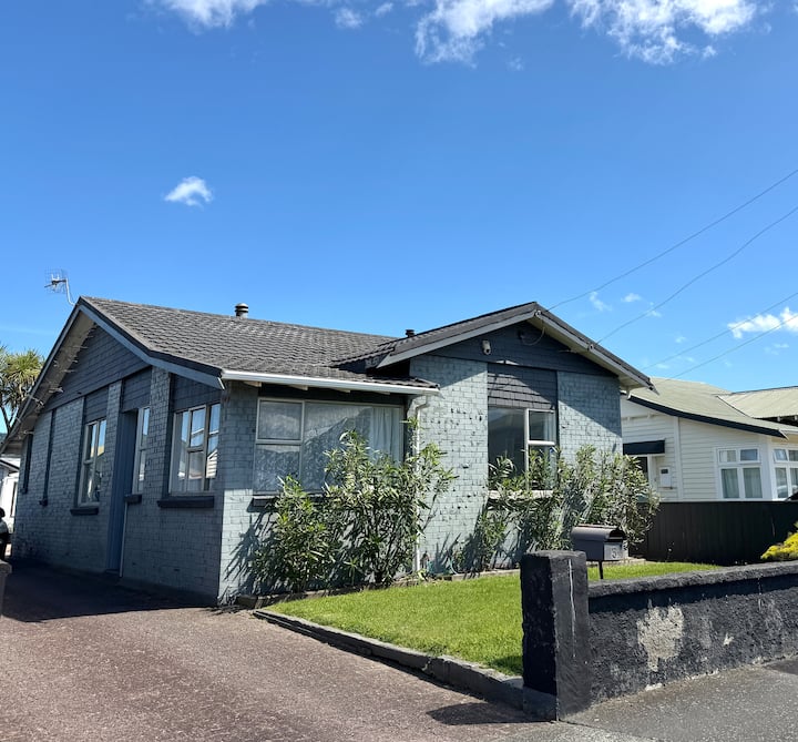 Prime Location! Walk To Beach + Downtown - Lower Hutt