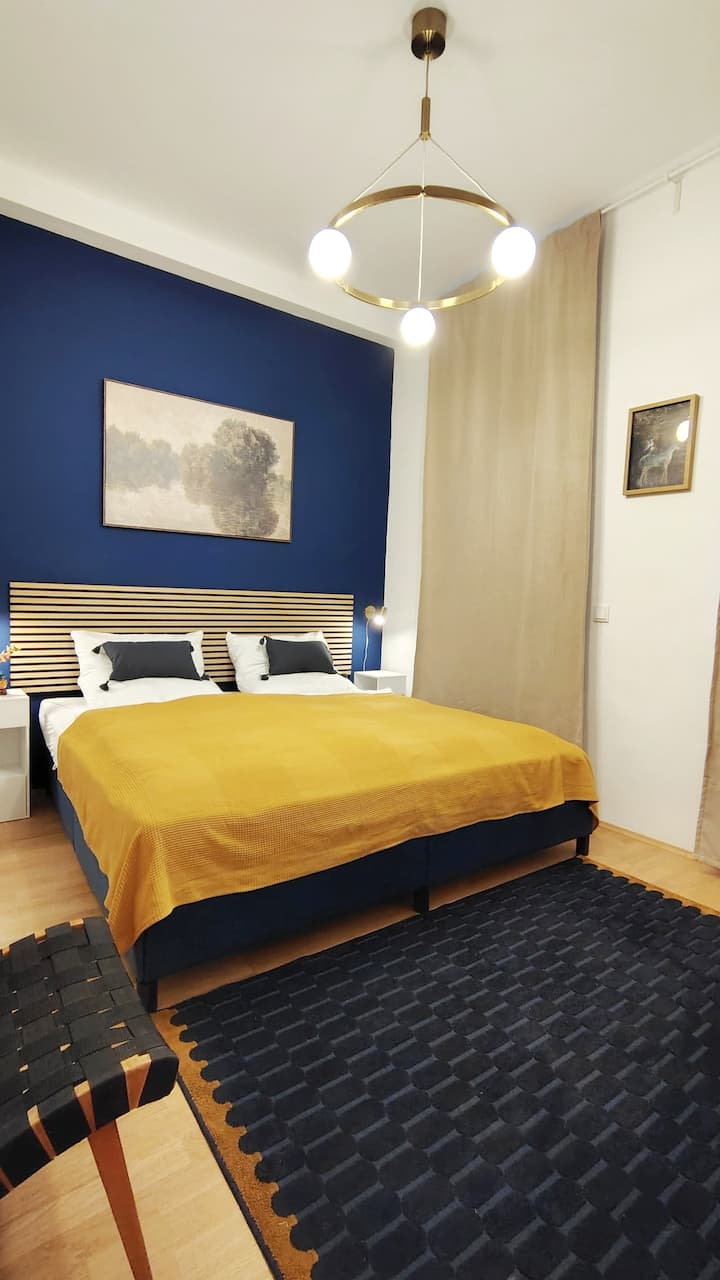 Lofty Retreat For Slow Living | Vinyl & Patio - Vienne