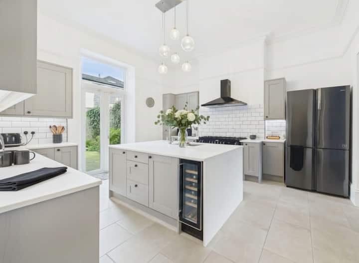 The Mayflower Retreat - Plymouth