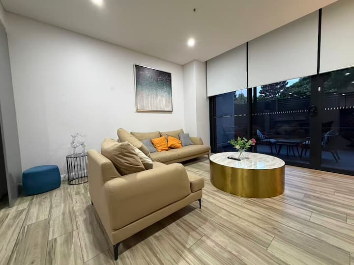 Modern 2br Retreat By Sydney Olympic Park - Parramatta