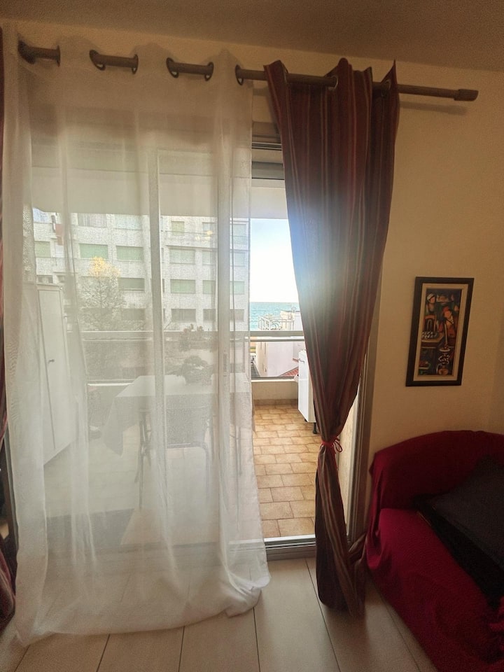 Charmant Appartement Avec Balcon Ensoleillé - Niza