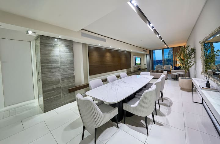 Luxury Hotel-style | Apartment | Skyline Views - Johannesburg