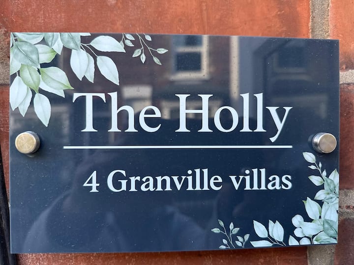 The Holly - Hull
