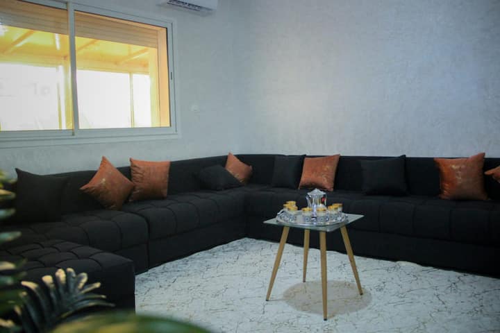 موقع استراتجي هادى قريب من البحر امام سوق الاحد - Agadir