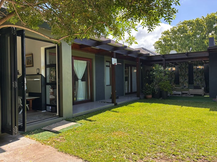 Full House With Studio Flat And Solar Heated Pool - Cape Town