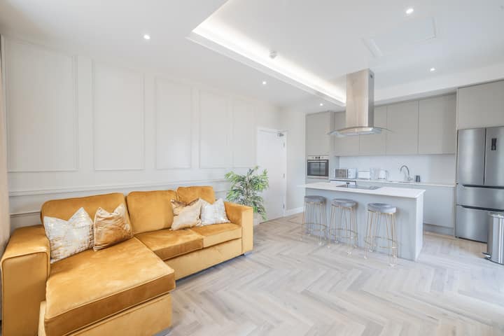 Luxury Spacious City Centre Flat With Balcony - Leicester