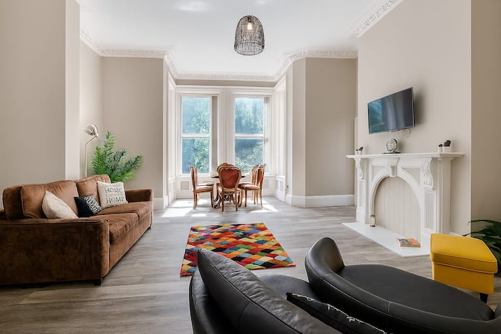 Wakefield House- Sleeps 24 - Private Parking For 8 - Barnsley