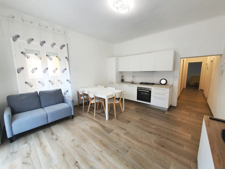 Quadrilocale Ristrutturato 30mt Dal Mare - Italia