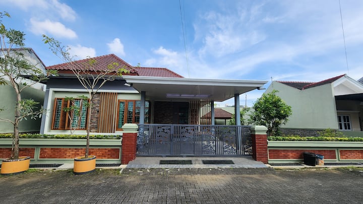 Raafis House - Banyumas